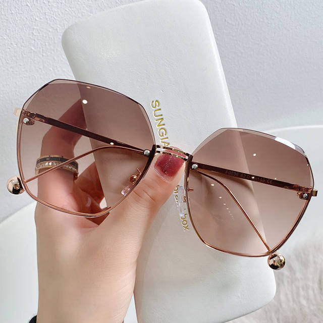 Gradient sunglasses for women 2024 new trendy anti-UV sunglasses summer fashion blackout ...