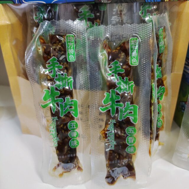 Xinjiang specialty hand-shredded beef cubes, vacuum-packed beef, spicy five-spice cumin ready-to ...