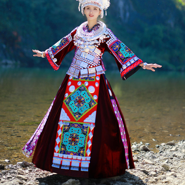 Qianhu Travel Passenger Photo Miao and Dai New Women's Set two sets of ...