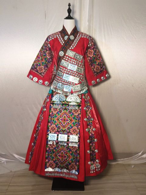 Qianhu Travel Passenger Photo Miao and Dai New Women's Set two sets of ...