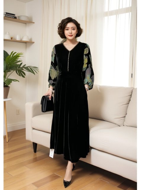 High-end design velvet dress, new fall style, large size, flesh ...