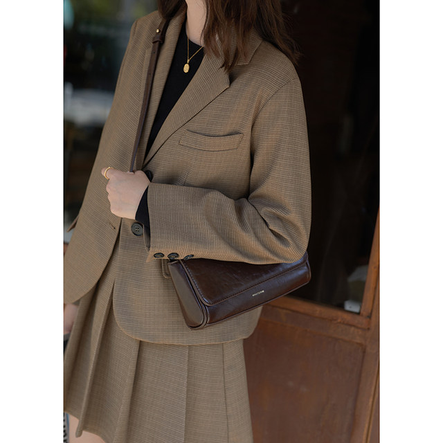 Recommended by MISAZ! Retro plaid short lapel suit with slightly ...