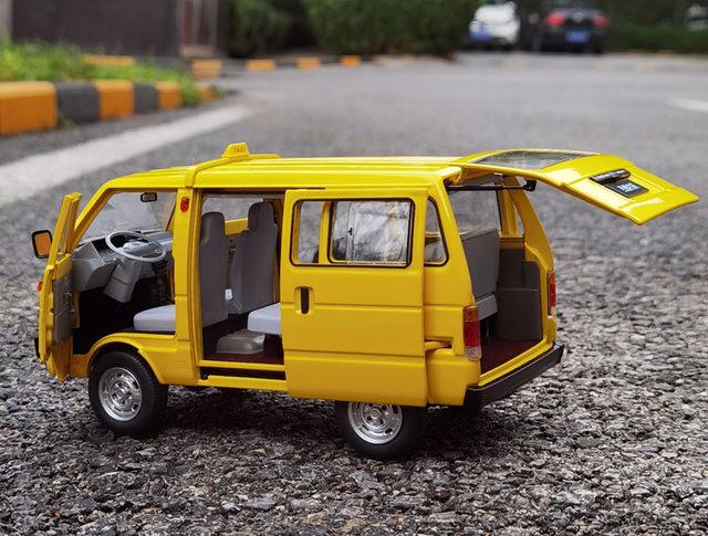 Tianjin Huang Dafa car model original factory 1: 1890s Dafa yellow van ...