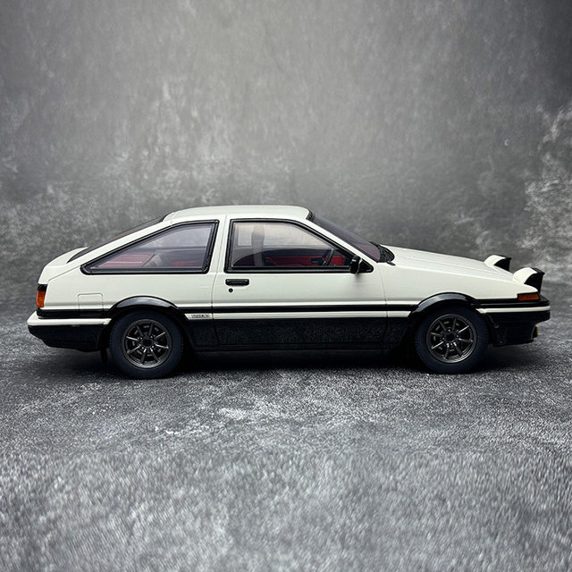 OTTO1: 18 Toyota AE861985 jumping light version resin car model OT444B