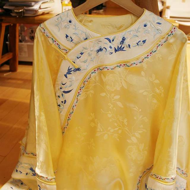Yiyi's chicken yellow and green tea thin jacquard embroidered flowers ...