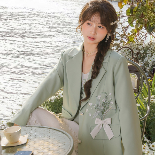 Sweet temperament, commute model, mint green mid -long long -length ...