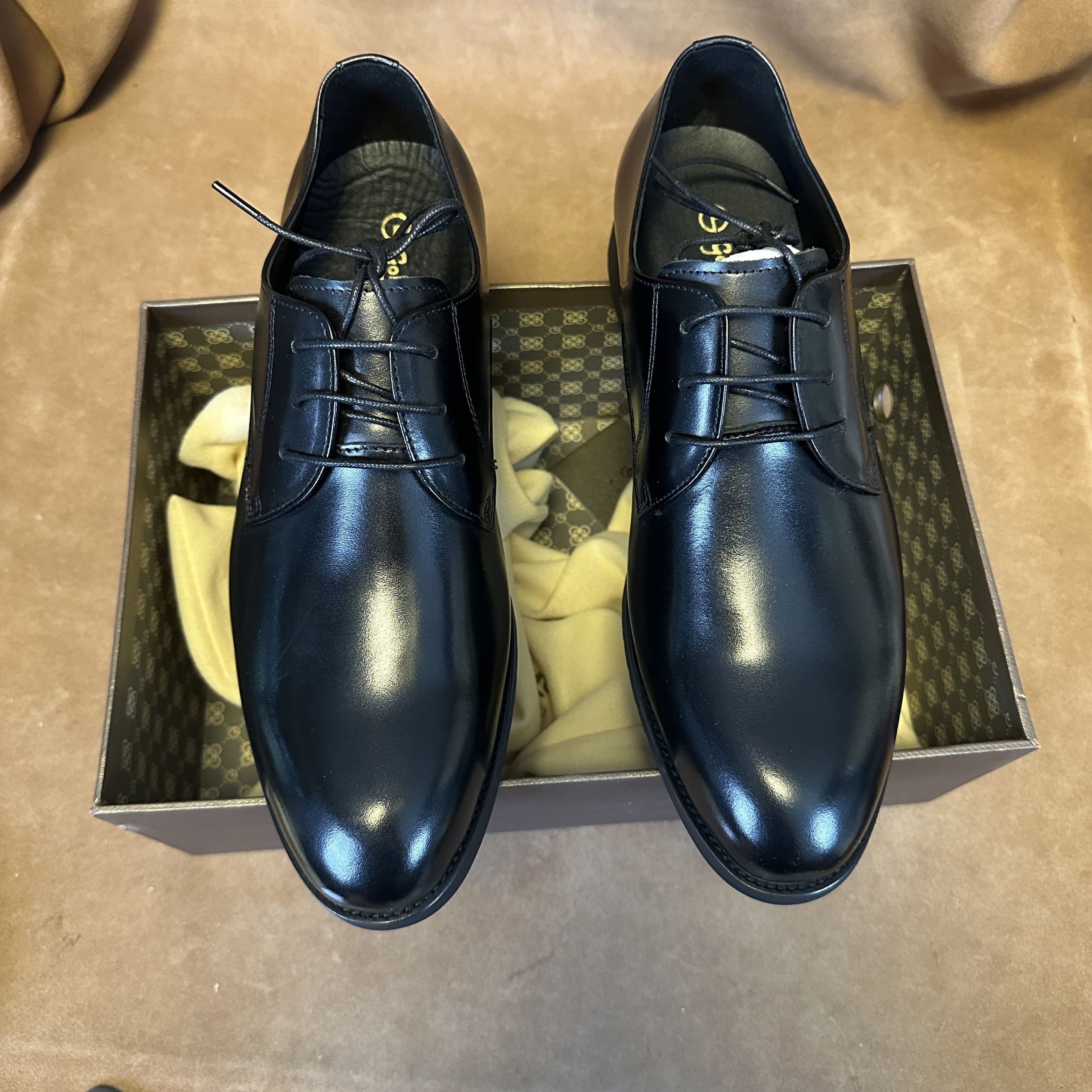 Withdrawing 424344 brand high -end men's Derby shoes into the oral ...