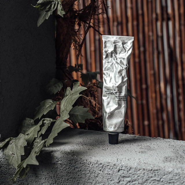 Thinkubody Ebony Cedar Aluminum Tube Hand Cream Leaves fragrance in autumn and winter ...