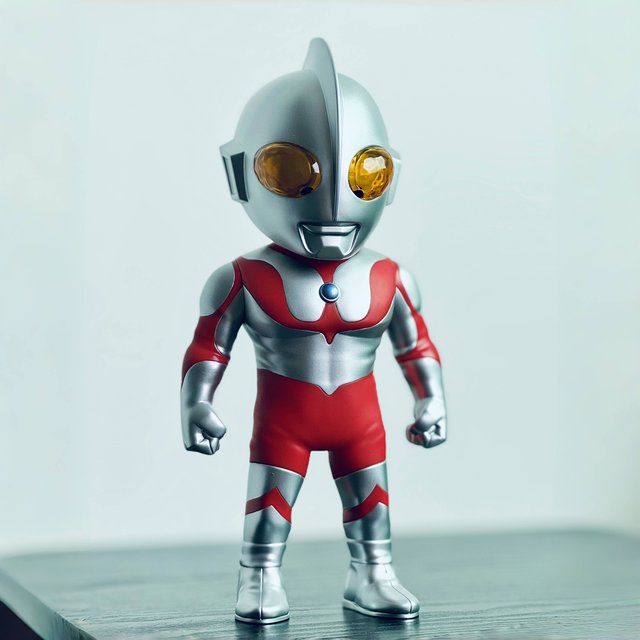 Spot Mazzcot's first generation of Ultraman's father, Bartan Star, hand ...