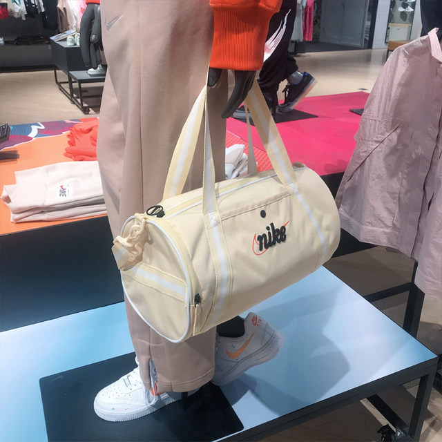 Nike Nike new small capacity portable leisure sports training shoulder ...