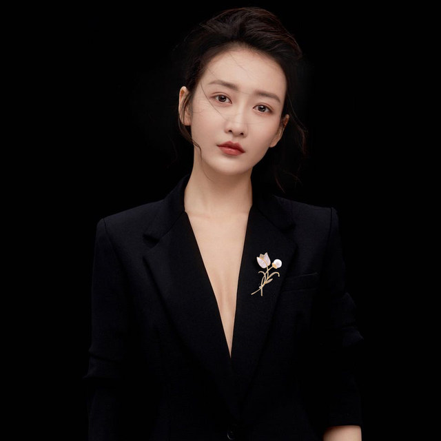Exquisite tulip women's high-end pearl crystal corsage temperament ...