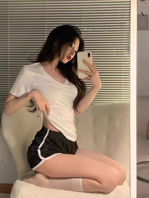 Devo of Den official authentic hot girl slim -fitting white T -shirt female Qishan Ming chestnut ...