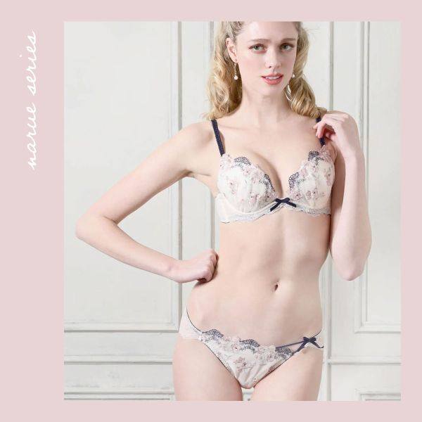 Japanese NARUE underwear women's concentrated push-up, enlarged secondary breasts to prevent ...