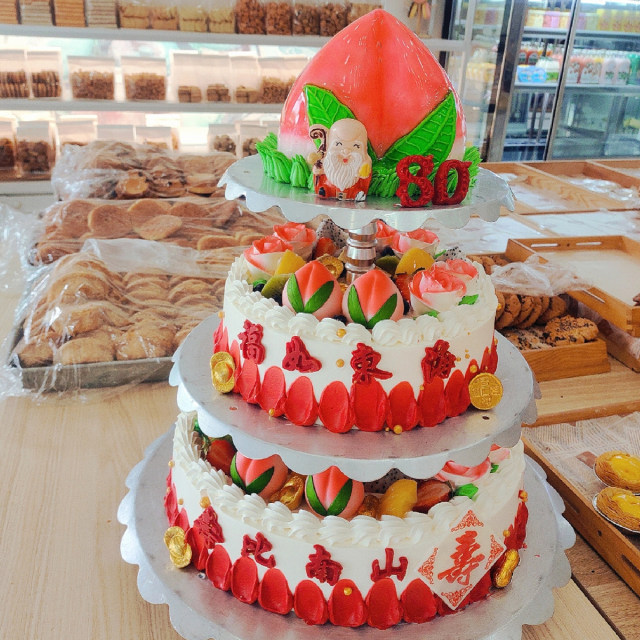 6th floor, seven layers, 3 big cake shelf cakes Special person to ...