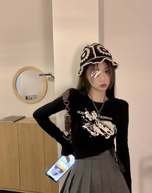 Top long -sleeved printed white short T -shirt female 2022 early autumn ...