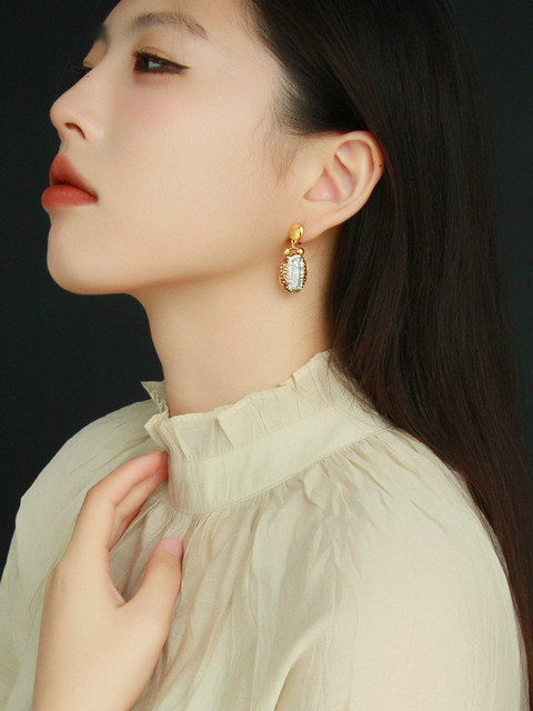 Middle -aged Heavy Industry Light luxury natural Baroque earless earmus ...