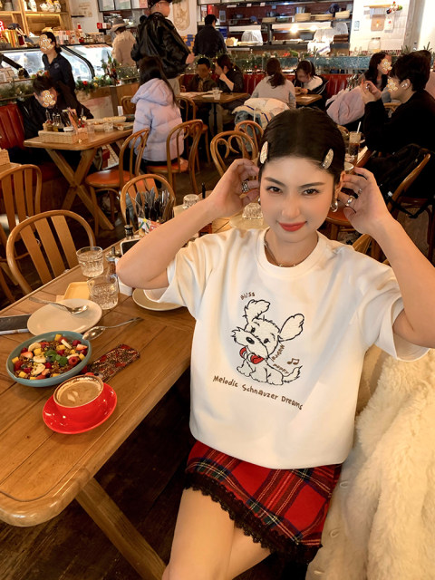 Jinyu Huahua white short-sleeved embroidered T-shirt for women in early ...