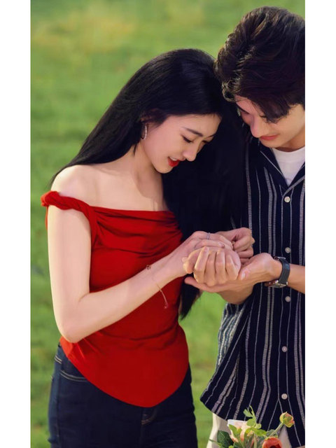 The signal of the heart of the heart, Sun Leyan, the same red shoulder ...