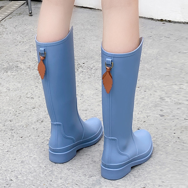 Rainwash women's fashion models wear summer water shoes, waterproof ...