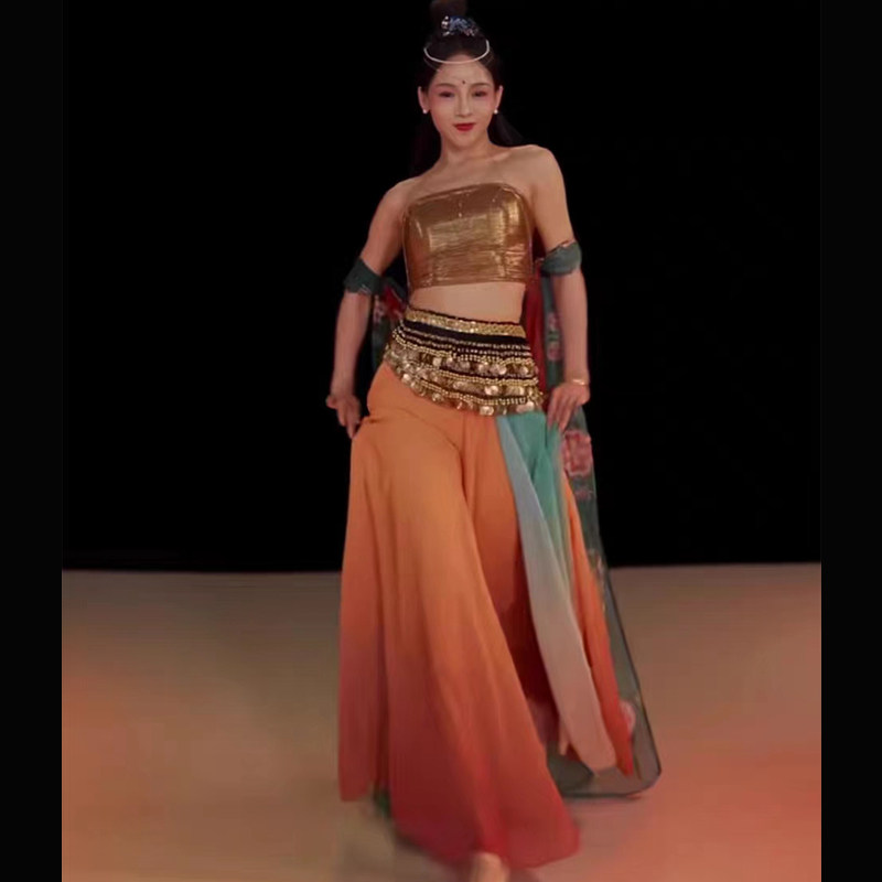 The dancer dance in the month of the moon, Xia Hui, the same style of ...