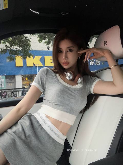 Li Wanjun's two short -sleeved tops female summer 2024 round neck slim ...