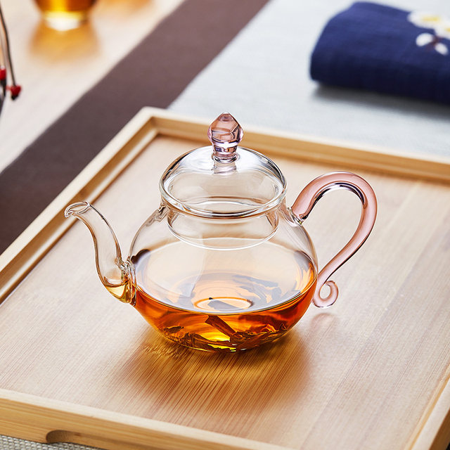 Missi glass teapot Ts. One person uses high temperature filtering tea ...