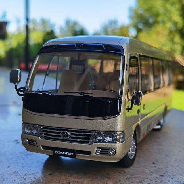 FAW original 1:24 Toyota Coaster COASTER bread minibus car model