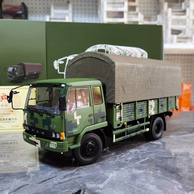 Century Dragon 1:24 Liberation J3 truck camouflage version with shed ...