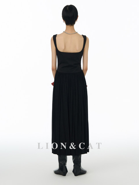 LIONCAT/French elegant Hepburn style U-neck sexy backless waist-retracted little black skirt ...