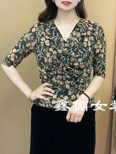 Mom's five-point sleeve shirt summer fashion V-neck pleated slim design ...