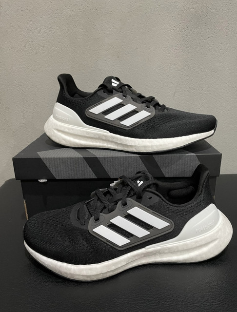 Adidas Adidas PureBoost 23 Black and White Leisure Low Gangs Anti -Slip ...