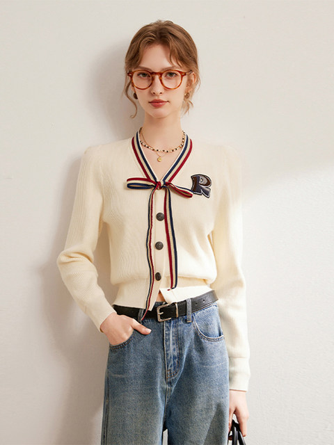 Bailuyu V-neck college style sweater 2025 spring new three-color ...