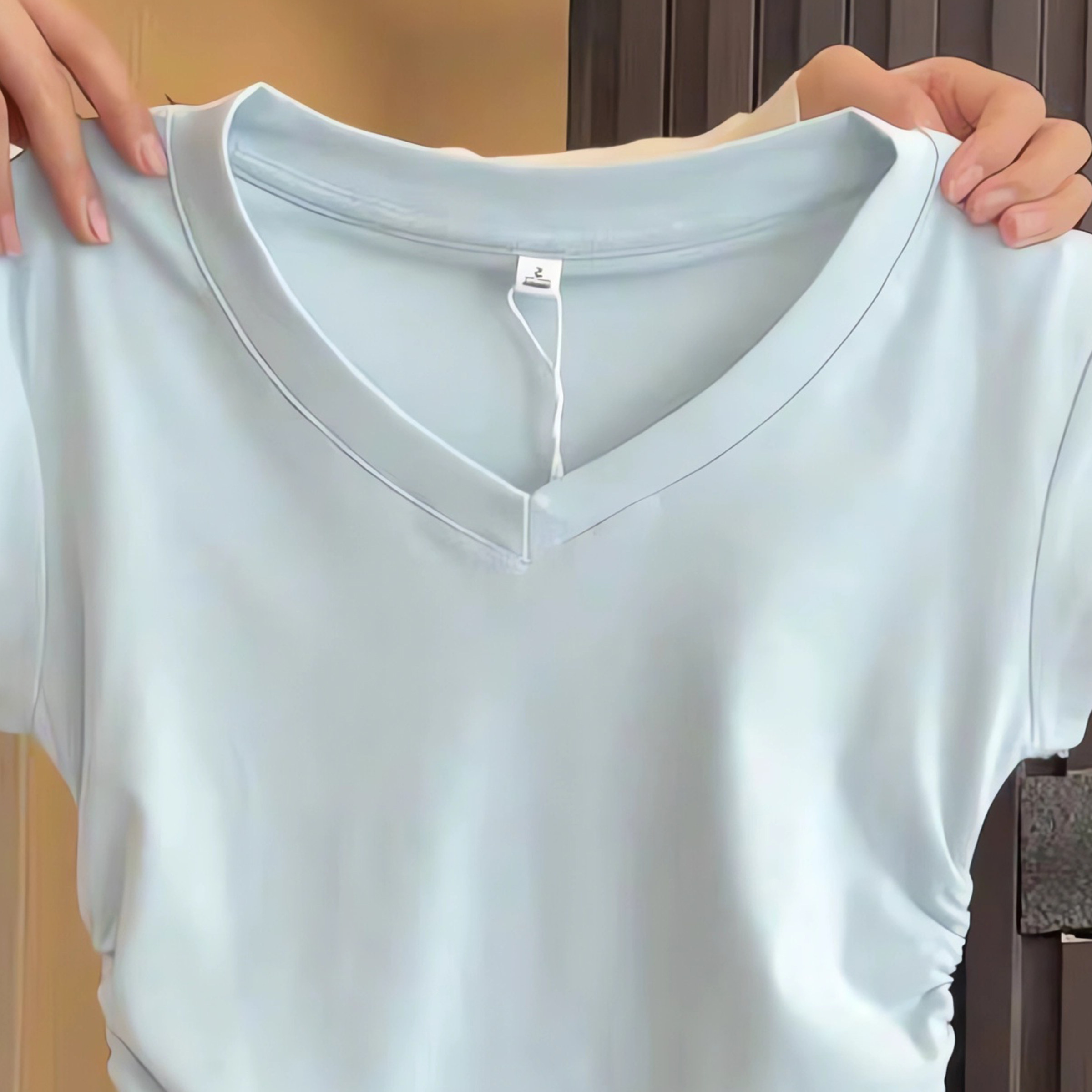 Creamy blue V-neck girl-skinned shoulder T-shirt in summer 2025 waist ...