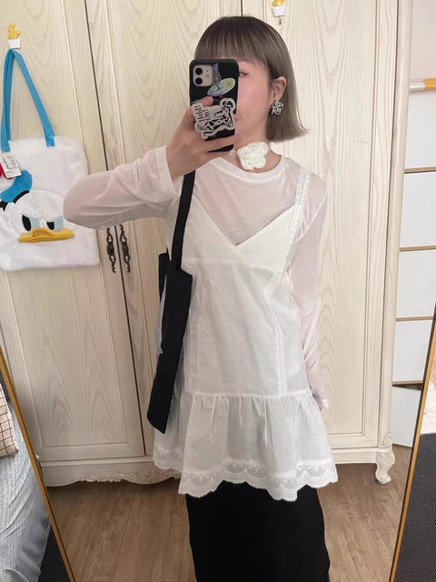 ''Baibo water'' light lace wide splicing hem layered with a base strap ...