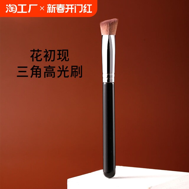 Super convenient triangular highlight brush, soft-bristled blush brush ...