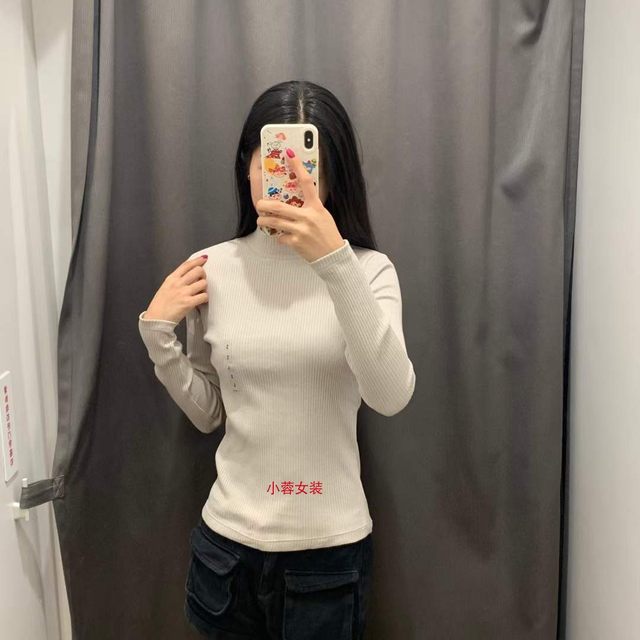 Japanese single women's ribbed turtleneck T-shirt paired with layered ...