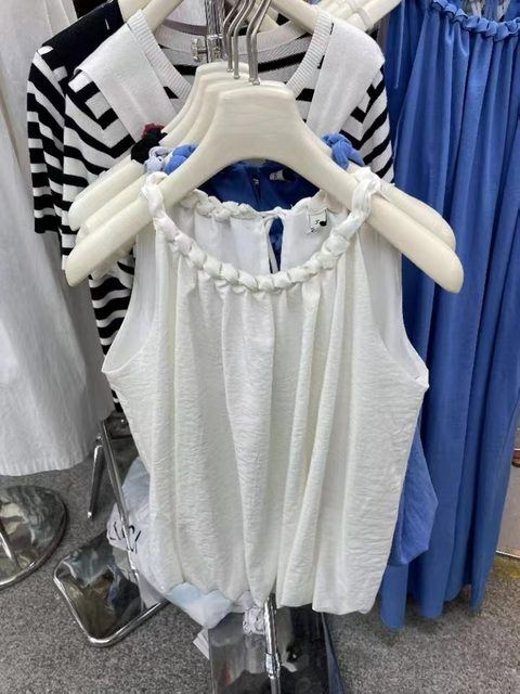 Thirteen Lines 2025 Summer New French Sweet Hammer Neck Top Design ...