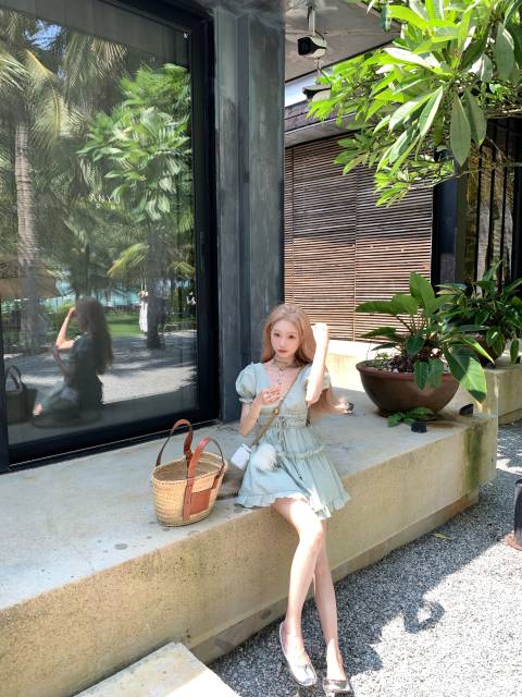 COOLLINE Lin Zixi Green waist-closed white dress Heavy industry ...