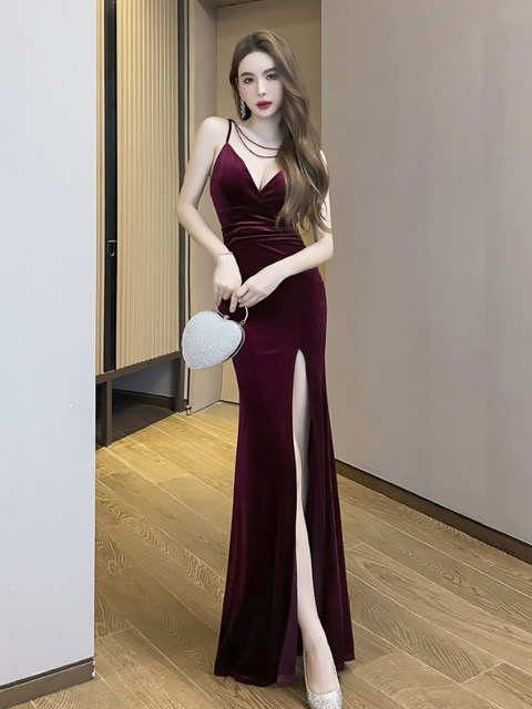 Sexy dress female night scene KTV foot bath soft foot therapy SPA ...