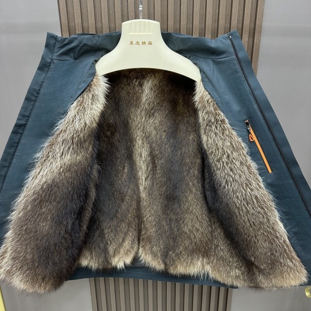 The new style overcomes the male short business casual fur jacket, the ...