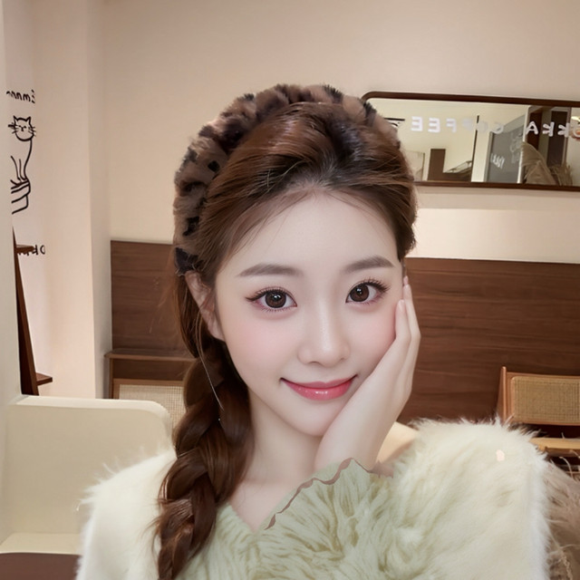 Autumn and winter temperament leopard print plush headband women's ...
