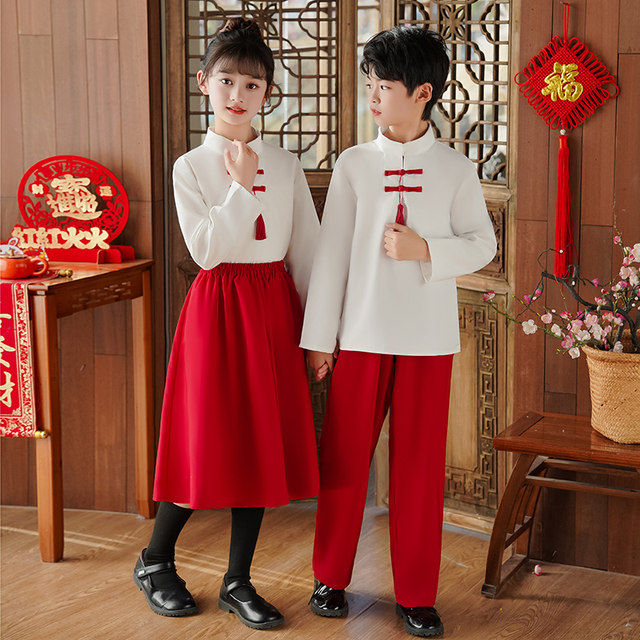 Eleven children's chorus suits, poetry recitation, performance service ...