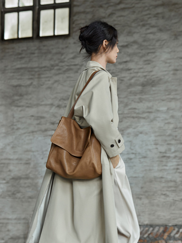 Qiu Zhen Vegetable Tanned Cowhide Postman Bag - Retro Leather Shoulder Bag
