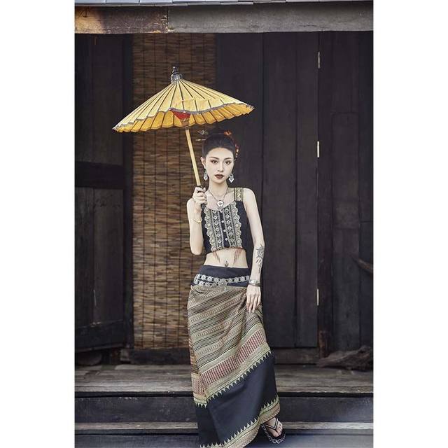 Dai costumes for women, long suspender skirt suits, Yunnan ...