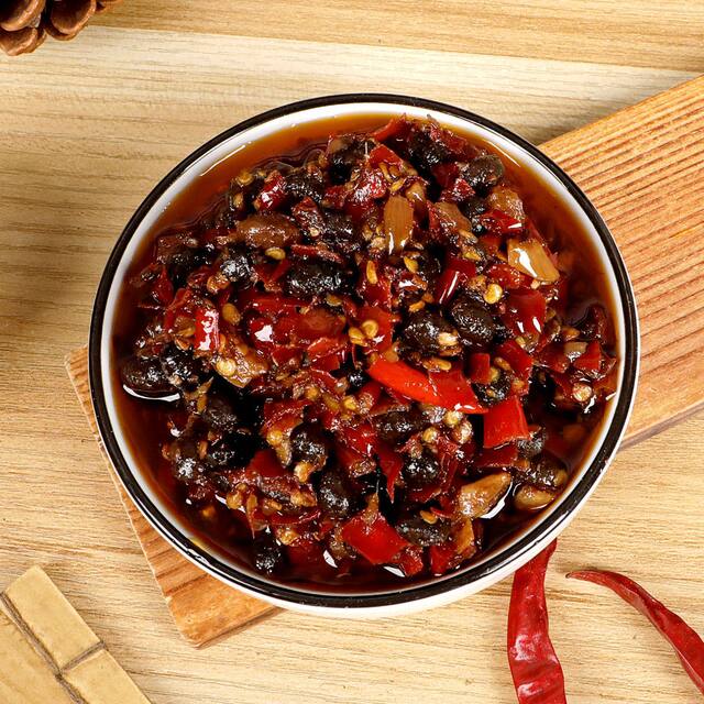 Hunan food wild mountain pepper lobster sauce 400g chili sauce ready-to ...