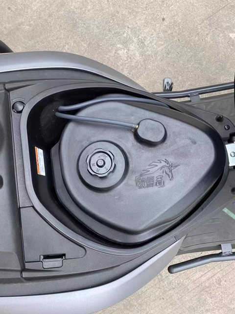 Genuine Muma Chi Suzuki UY/UU/UE/US125 scooter motorcycle auxiliary fuel tank modification parts ...