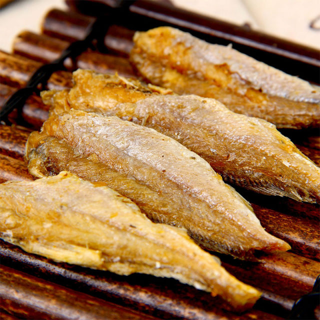 Crispy small yellow croaker ready-to-eat dried fish for pregnant women ...