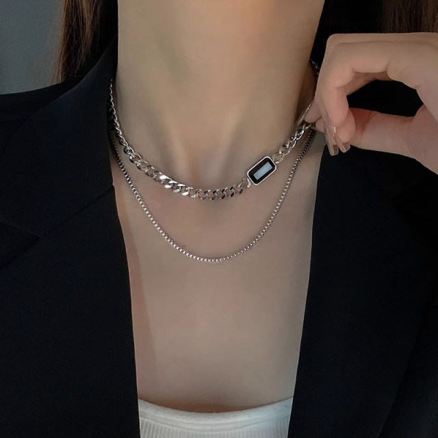 Double -layer stack wearing black vesarite necklace female titanium ...