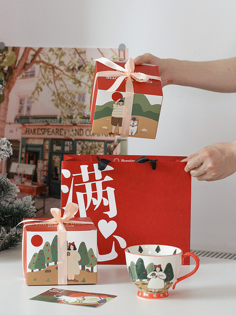 Zeten's family sends newlyweds a wedding accompaniment gift box, couple ...