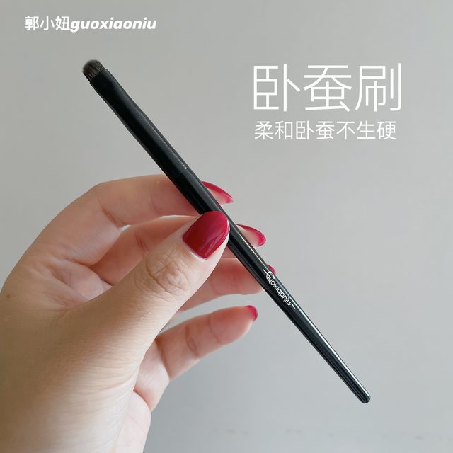 Guo Xiao Niu Liewan brush the eyelids down to the small flat head ...